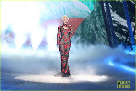 Video Lady Gaga Performs Million Reasons And More At Victorias Secret