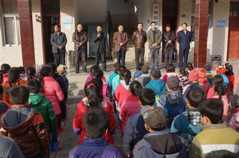 我校向成县沙坝镇赵坝小学捐赠“共青团爱心书屋”图） 陇南师范学院 新闻网