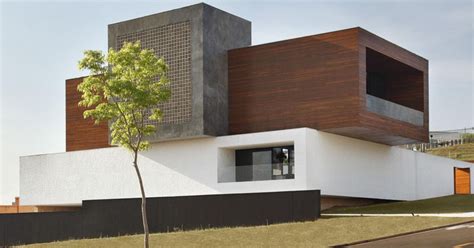 This House Appears To Be A Stack Of Blocks Piled On Top Of Each Other