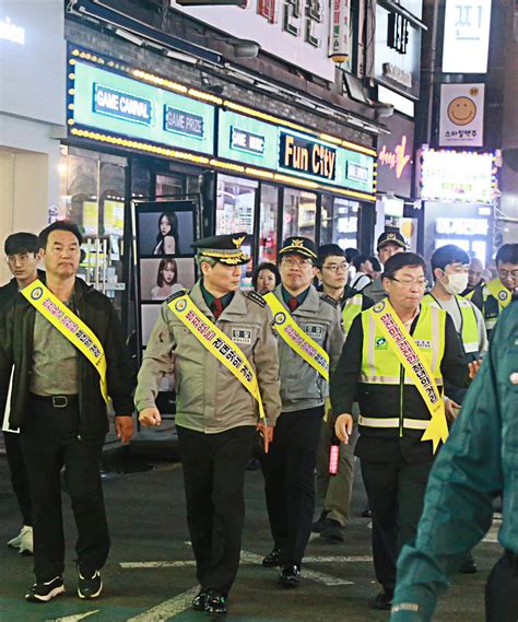 서울경찰 서울경찰은 인파밀집에 대비하기 위해 안전활동을 강화하고 있습니다 인파운집 장소를