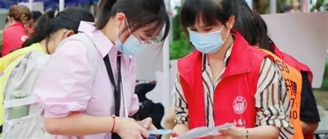 大学校园里，这群“萌新”来了！新生服务防疫