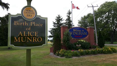 Indigo To Remove Alice Munro Portraits Local Mayor Comments On Monument