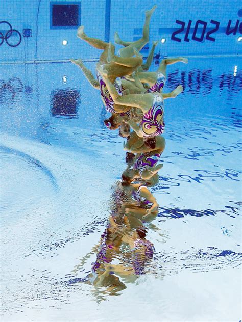 Photoshop Magic Synchronized Swimmers Stand On Water Abc News