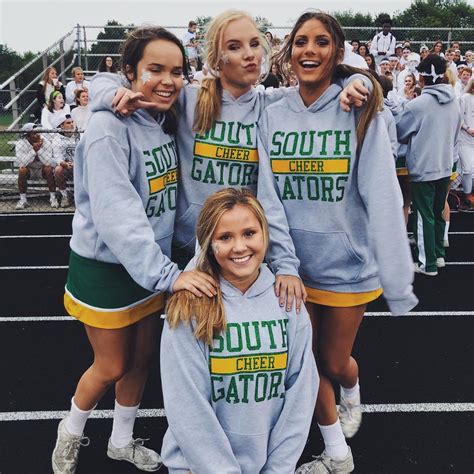 Mariana Falato Scrolller