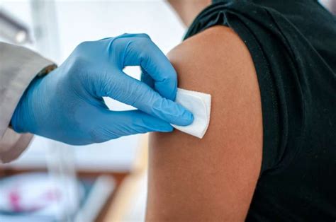 Phong trào anti vaccine Theo phong trào anti vaccine tiềm ẩn rủi ro