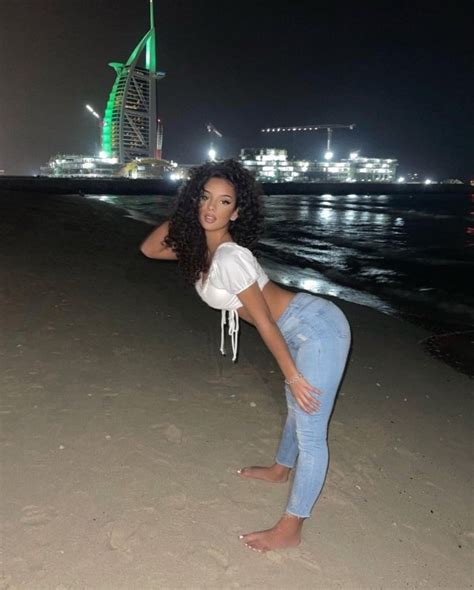 Bend At The Waist 29 Pics Bend At The Waist 29 Pics