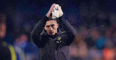바이에른 뮌헨 Epl 최하위권 팀 윙어 영입 근접