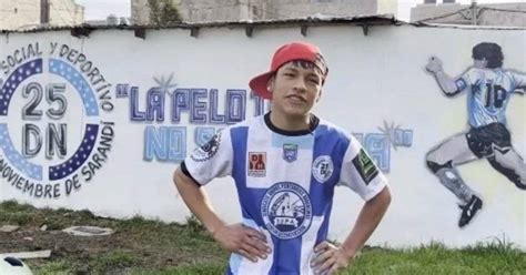 Joven de años asesinado en plena plaza el atacante fue detenido