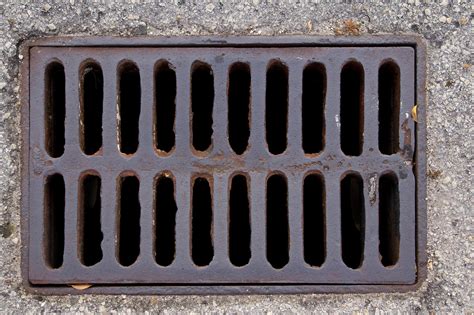 Romford Man Tried To Have Sex With Drain Cover In The Street London