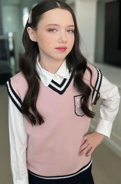 •violet Mcgraw• Garotas Feminino Moda