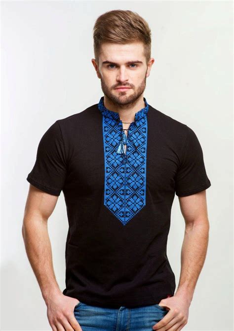 Чоловіча вишита футболка чорного кольору з вишивкою синіми нитками Вишивка хрестиком Мужчины