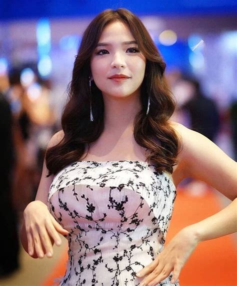 ปักพินโดย Sakkarin Tarawadee ใน Bnk48 นางแบบ ผู้หญิง เพศหญิง