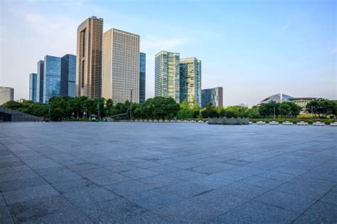 항저우에 현대적인 건물이있는 빈 바닥과 도시의 스카이 라인 0명에 대한 스톡 사진 및 기타 이미지 0명 거리 건물 외관