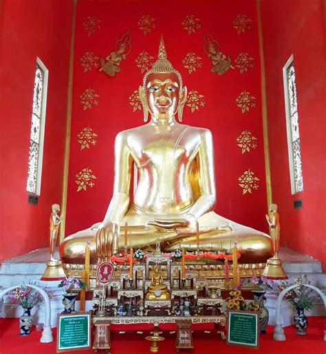 หลวงพ่อโต วัดหน้าพระธาตุ อ พิชัย อุตรดิตถ์