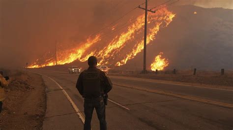 New Wildfire Erupts North Of Los Angeles Forcing Over 19000 To