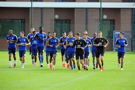 Foot OL Nabil Fekir passe pro et signe trois ans à l OL Foot