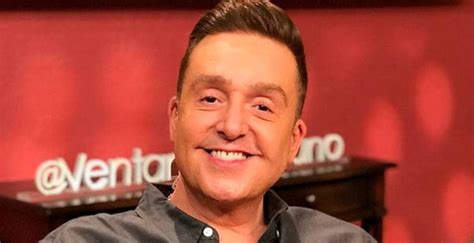 No Sale De Ventaneando Daniel Bisogno Reaparece En Cena Navideña