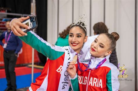 България завърши с 5 златни и 1 сребърен медал световното по художествена гимнастика — Offnews