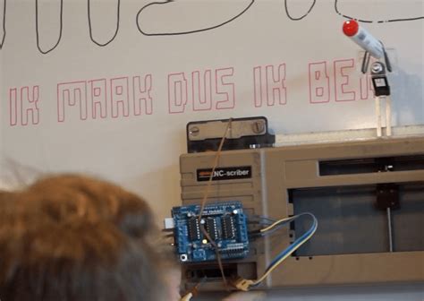 1980s Plotting Device Turned Into A Handheld Whiteboard Tool Arduino Blog