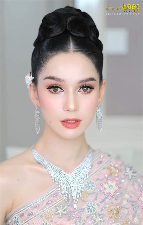 Beautiful Khmer Women In Traditional Costume 🇰🇭 สาวมหาลัย