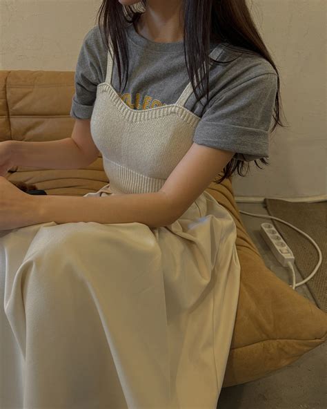 미넌 울 크롭 뷔스티에울소재 울뷔스티에 스웨터 슬리브리스 니트슬리브리스 니트뷔스티에 레이어드 코디 데이트룩