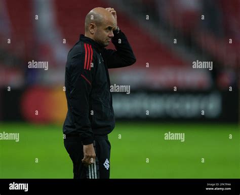 T Cnico Miguel Ngel Ram Rez Do Internacional Durante A Partida Entre Internacional E Deportivo