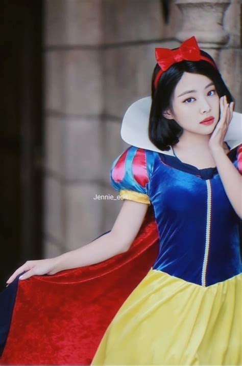 Jennie Princess Disney Snowwite 🍎 K Pop Queen 👑 Snow White Cosplay Cosplay Outfits Disney