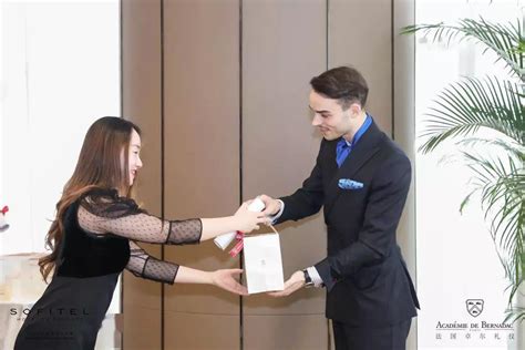 贵族礼仪动作图解十个礼仪动作图片礼仪鞠躬动作大山谷图库