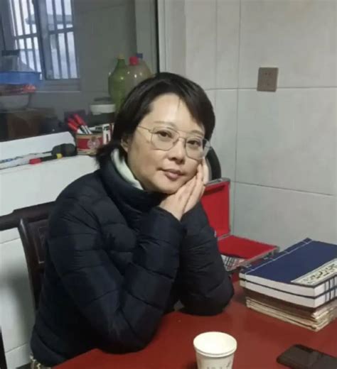 50岁袁立身材变样认不出，三婚至今未生子，坚持做公益多年腾讯新闻