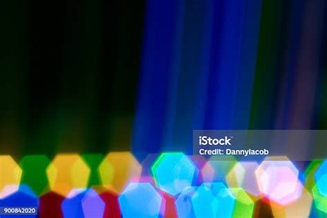 Bokeh 추상적인 빛 배경 및 질감 화려한 Bokeh의 흐린 추상화 산만된 배경 빛 긴 노출의 컬러 라인에 모션 조명 0명에 대한 스톡 사진 및 기타 이미지 Istock