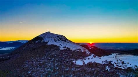 Col De Ceyssat Survol Du Sommet Du Puy De Dôme Et La Chaîne Des Puys