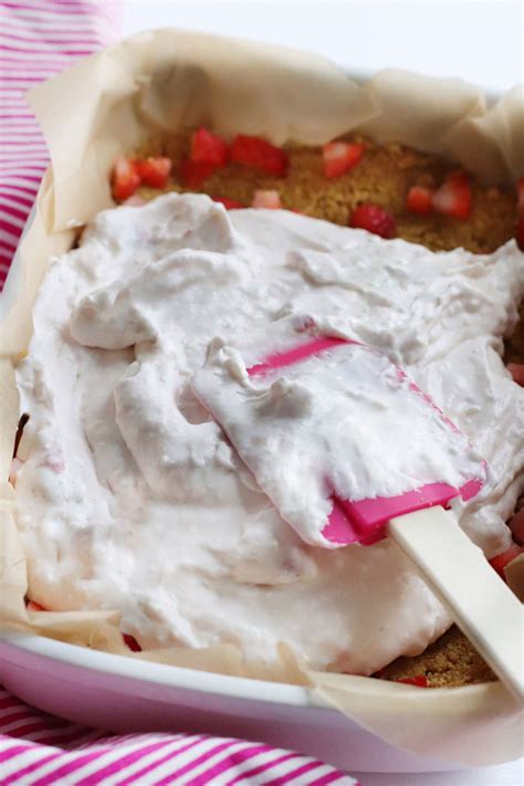 No Bake Strawberry Cheesecake Bars Amanda S Cookin No Bake Desserts