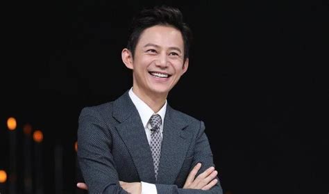 何炅刪掉他聯繫方式，因一個女人兩人同框全程黑臉，網友：有意見 每日頭條
