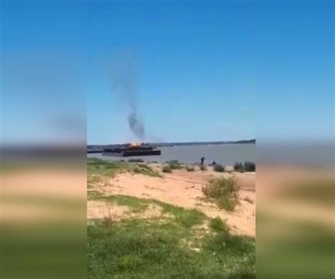 Barcaza Explota En El Río Paraguay Pero Del Lado Argentino Trece