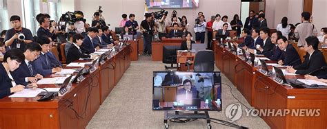법사위 참석한 여야 연합뉴스
