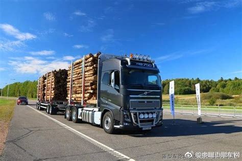 實拍沃爾沃fh16木材運輸車，第一款量產使用直6破700馬力的柴油機 每日頭條