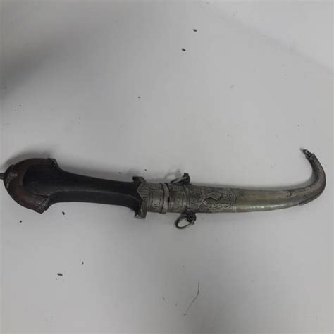 Dague Orientale Avec Manche Gravé Label Emmaüs