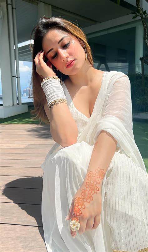 Uditi Singh Classy Short Dresses Curvy Girl Fashion Beautiful Indian Actress