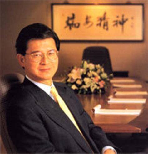 霍启刚从政之路如此顺利，除郭晶晶助力外，更离不开背后两大家族霍家香港霍震霆