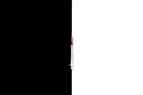 흑백 배경에 빈 주사기 플랫 레이 스타일입니다 의료 및 여성 미용 컨셉 0명에 대한 스톡 사진 및 기타 이미지 0명 개념