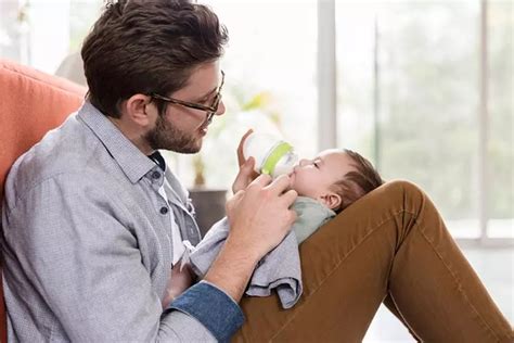 Can You Mix Breastmilk And Formula Tips And Risks To Know