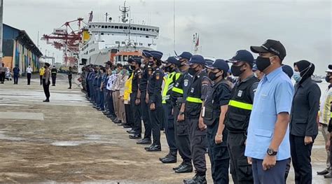 Penumpang Kapal Laut Nataru Turun 34