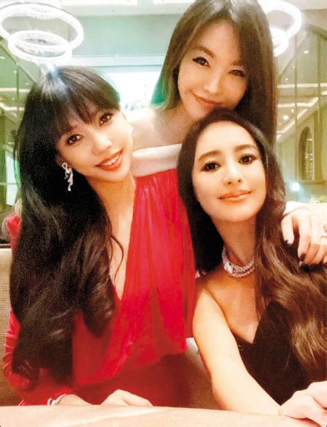 王力宏被爆違法裝修挨罰 李靚蕾亮麗參加婚宴 自由娛樂