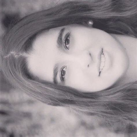 Daniela Amador Youtube