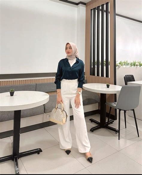 Pin oleh Khalifa Bilqisthi di Gaya model pakaian di 2024 | Gaya hijab kasual, Gaya hijab, Gaya ...