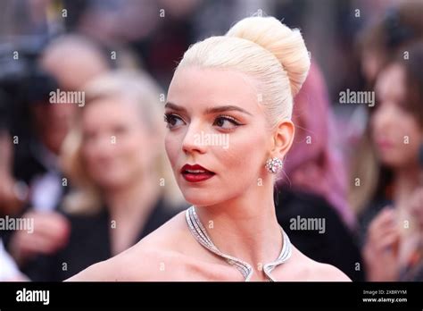 Anya Taylor Joy Kommt Zu Der Premiere Des Films Furiosa A Mad Max
