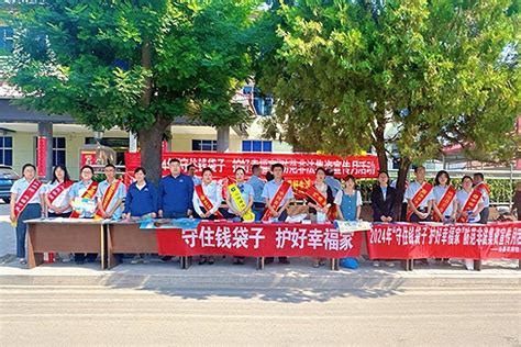 对非法集资说“不”！沁县农商银行守好钱袋子防范活动宣传月