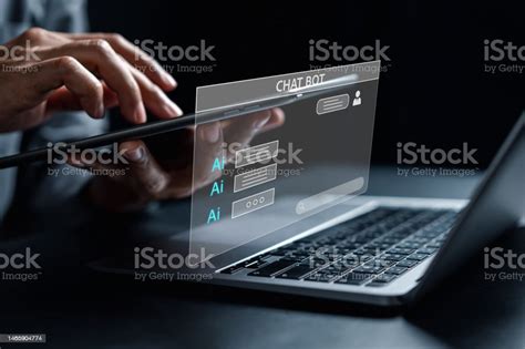 컴퓨터 스마트 지능에서 챗봇을 사용하는 사업가 Aichat Gpt 채팅 Ai 인공 지능 Openai에 의해 개발 생성 미래 기술
