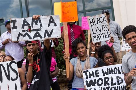黒人射殺の白人警官を免職、住民らは怒りの抗議 米南部 写真8枚 国際ニュース：afpbb News