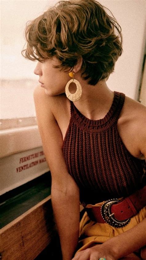 Corte bixie a nova tendência dominando o Instagram Short curly